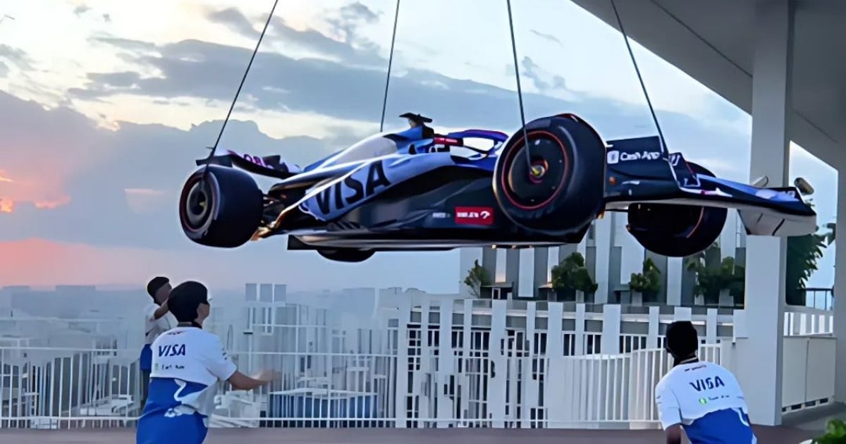 FOOH Ad HUGO VISA Cash App F1 Car on Roof