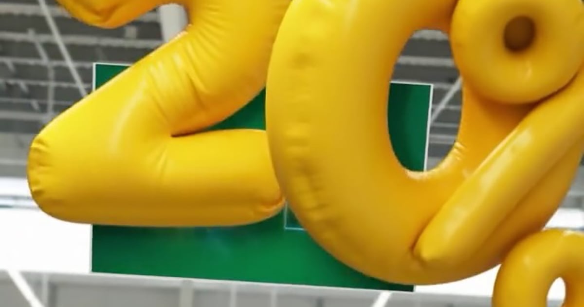 FOOH Ad ASDA Mobile Pushcart Bumps into Inflatables Number