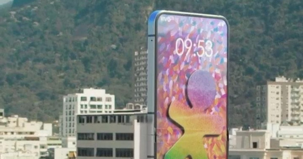 CGI Video Vivo Flip Phone Opens on Building