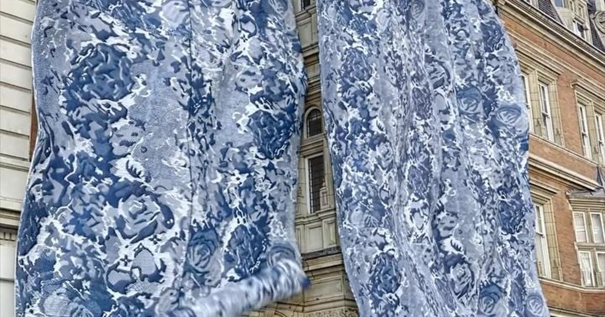 FOOH Ad French Connection Fabric Rolls Down on Building