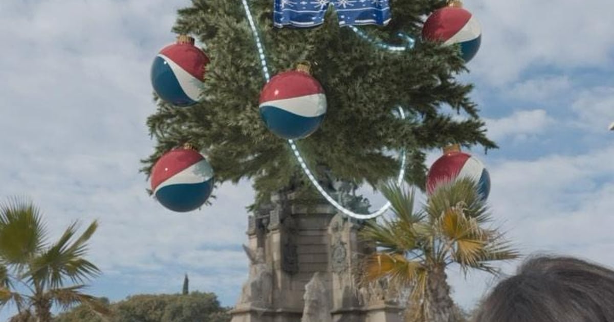 FOOH Ad Pepsi Giant Christmas Tree in Barcelona