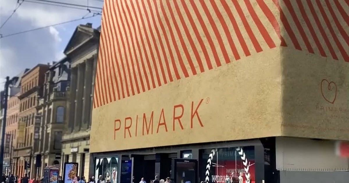 FOOH Ad Primark Christmas Balls Roll from Paper Bag