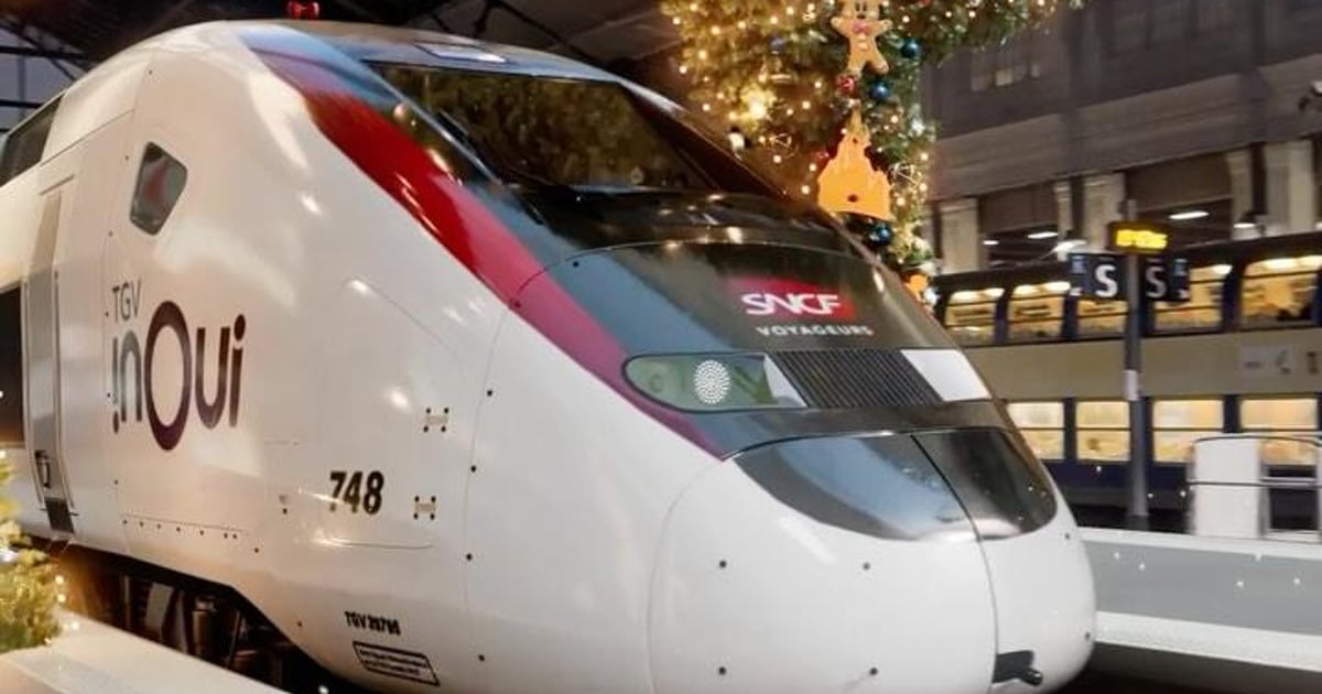 FOOH Ad TGV Disney Christmas Train Station Marne-la-Vallée