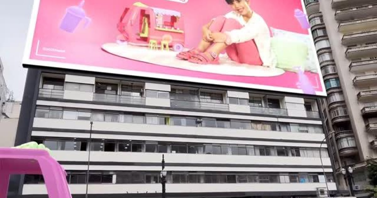 CGI Video Grendene Kids Sandal and Ice Cream Parlor Display