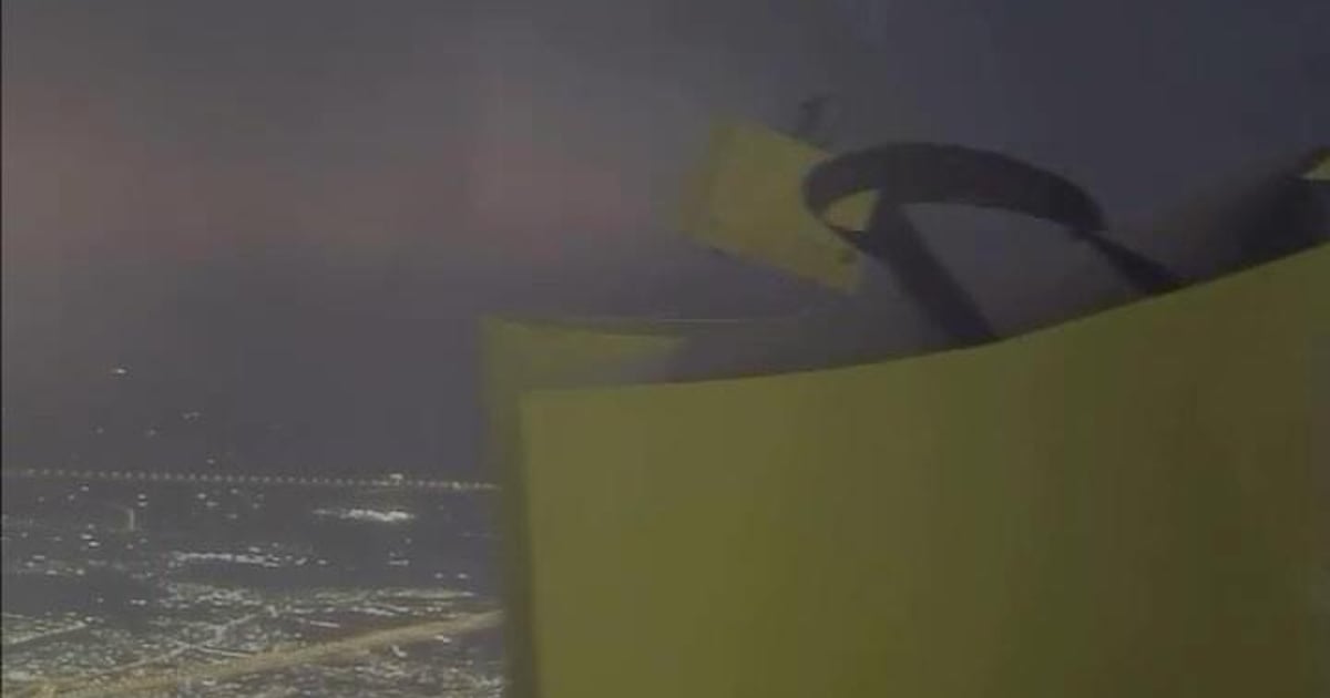 FOOH Ad Gold Apple Giant Bags Float Over Doha