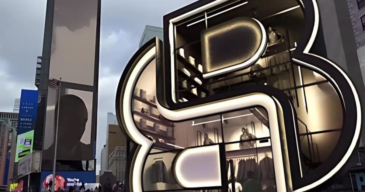 FOOH Ad BOSS Double B Store Giant Logo