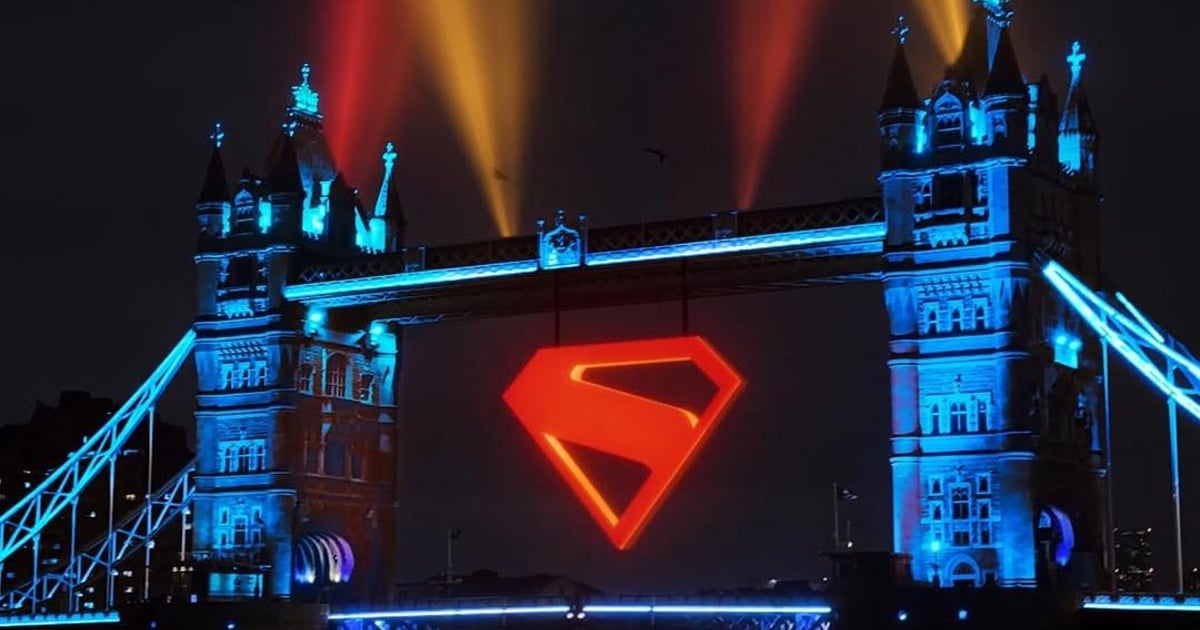 FOOH Ad DC Giant Superman Emblem on Tower Bridge
