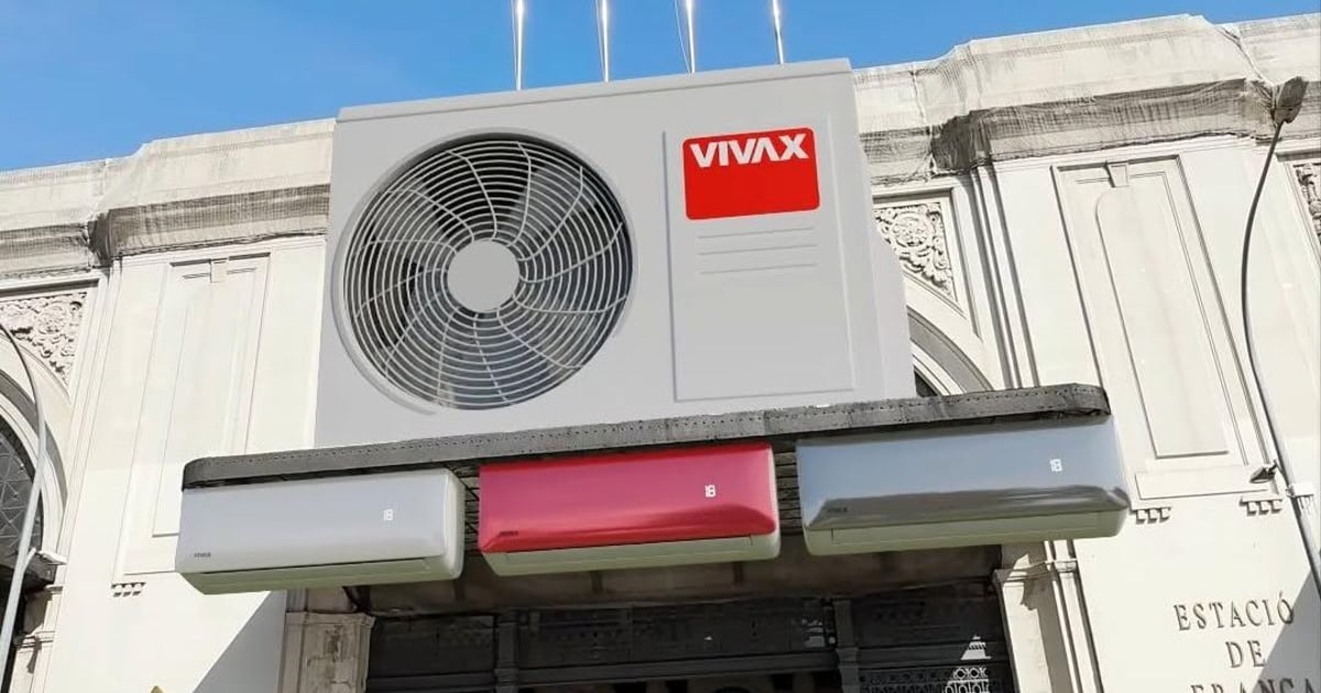 FOOH Ad Vivax Giant AC Unit on Estació de França Facade