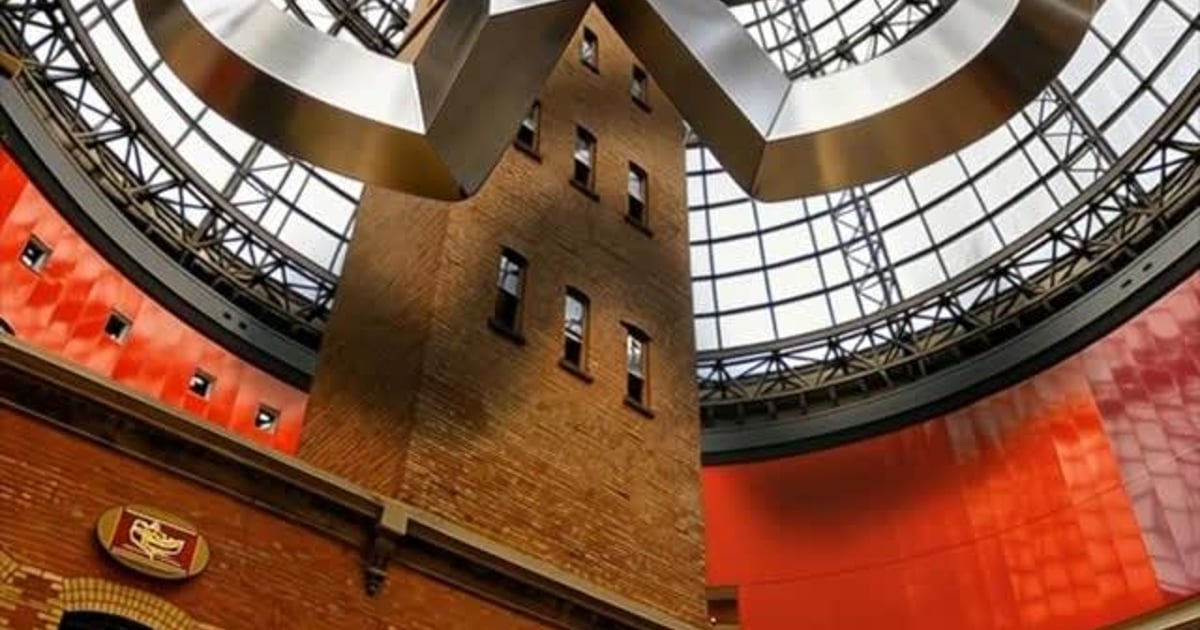 FOOH Ad Realism Giant Logo Revealed at Melbourne Central