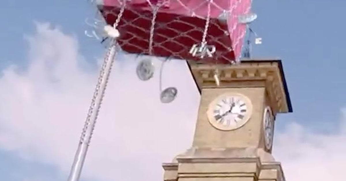 CGI Video Huda Beauty Giant Pink Vault Lands at Kings Cross