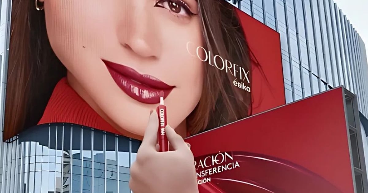 FOOH Ad Esika Lipstick Application on Billboard Model