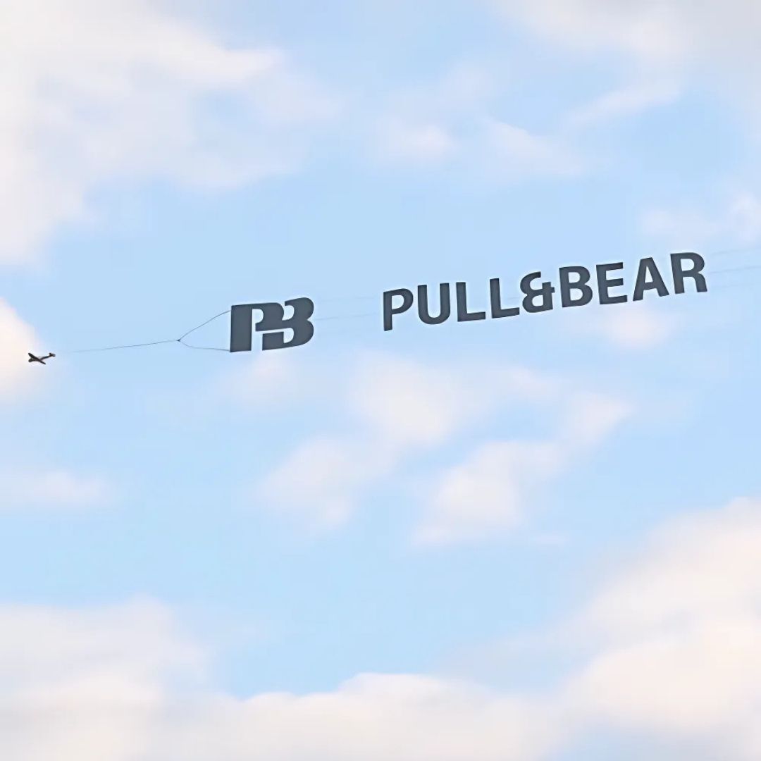 FOOH Ad Pull&Bear Blooming Flower Balloons in Barcelona